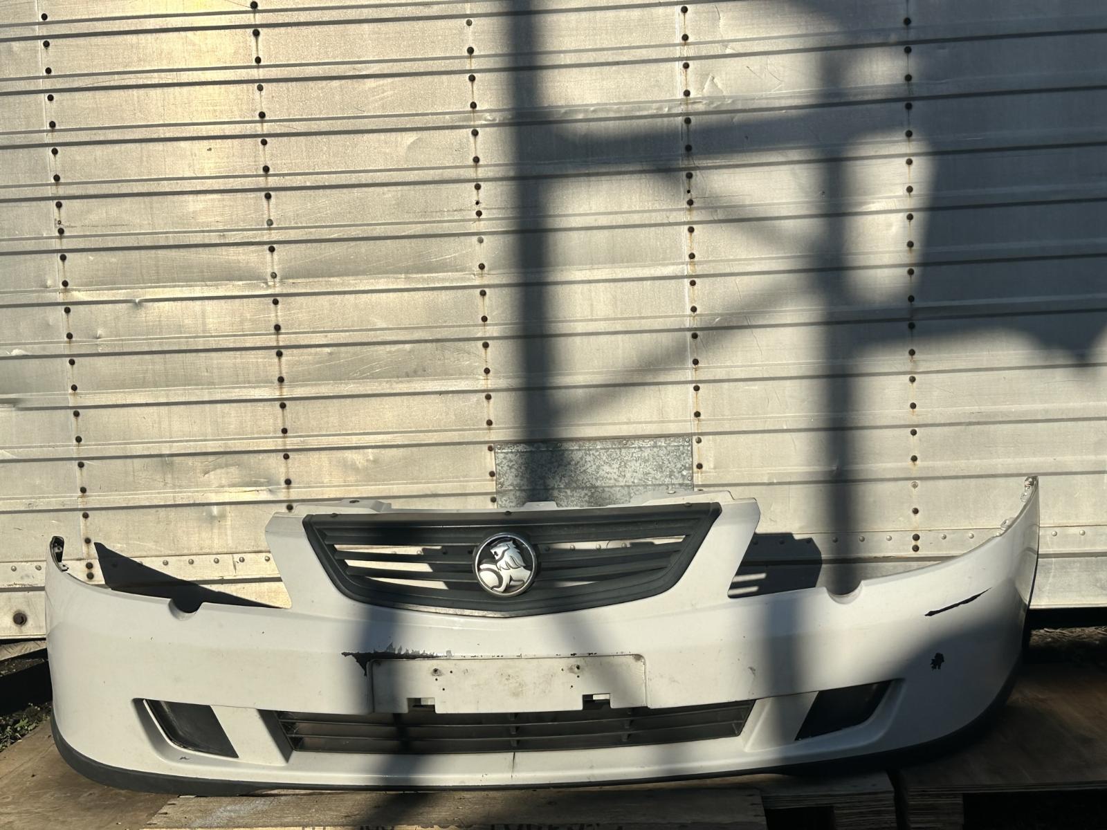 Front Bumper Commodore Holden 2003